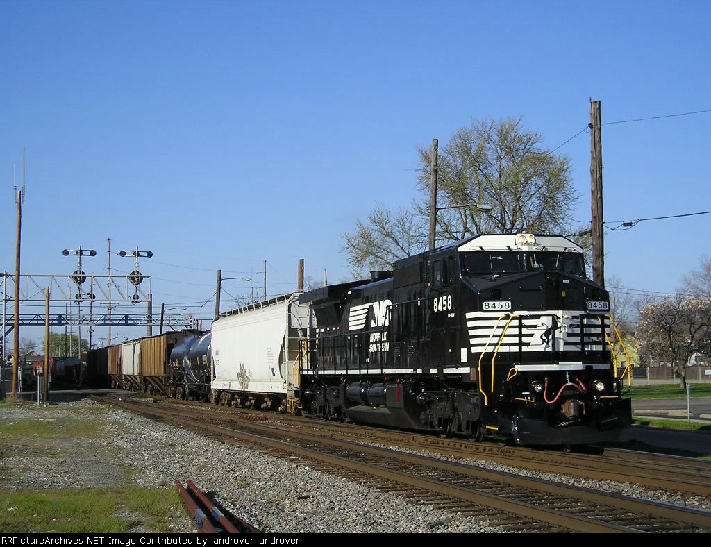 NS 8458 On NS 123 Eastbound